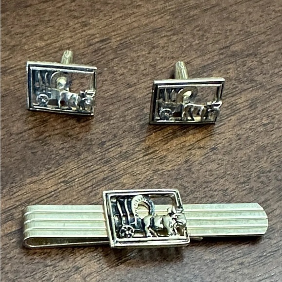 Accessories | Vintage Covered Wagon Rectangular Cufflinks And Tie Clasp ...